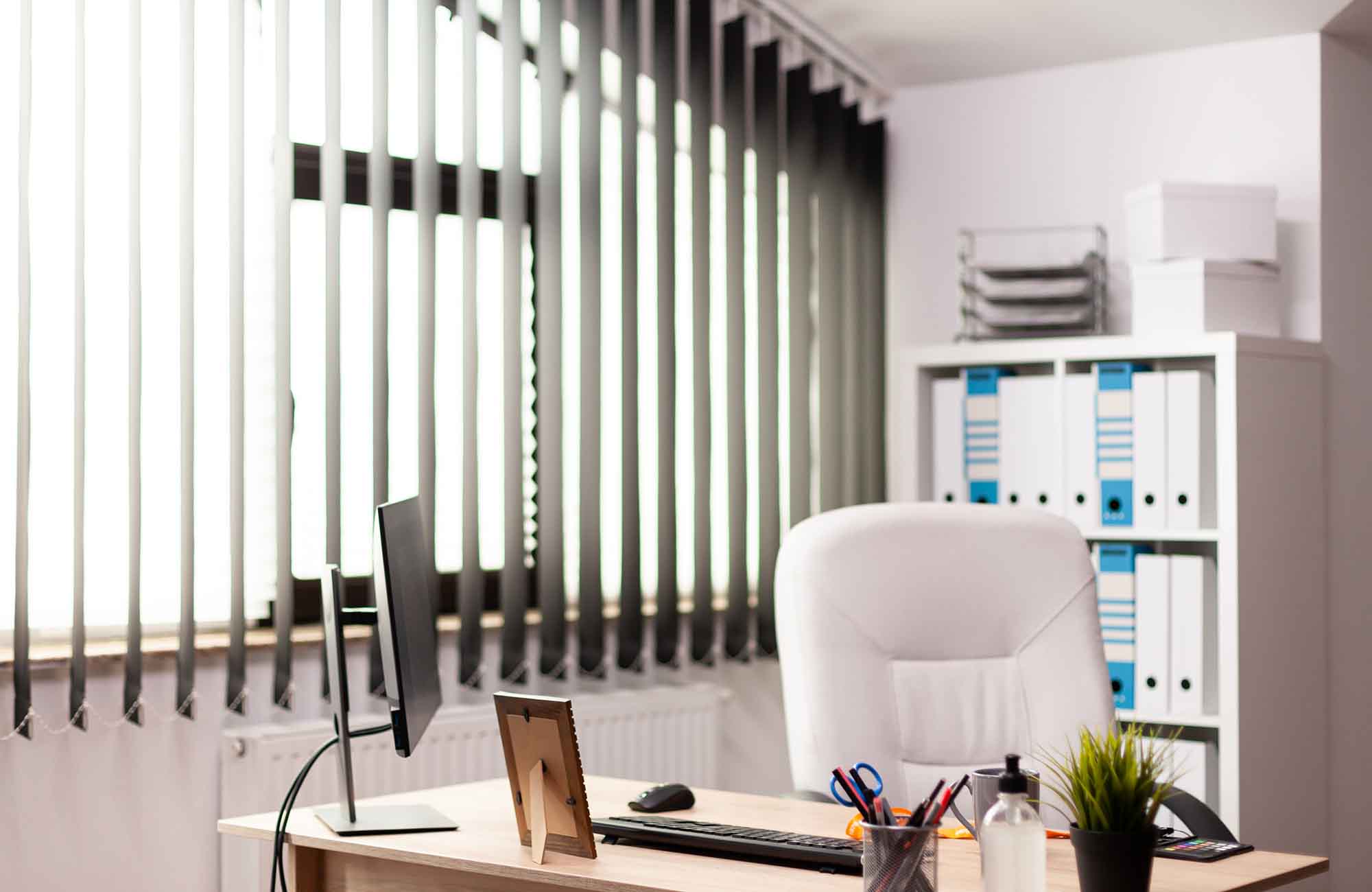 Vertical Blind Blackout: Solusi Tirai Modern untuk Privasi dan ...